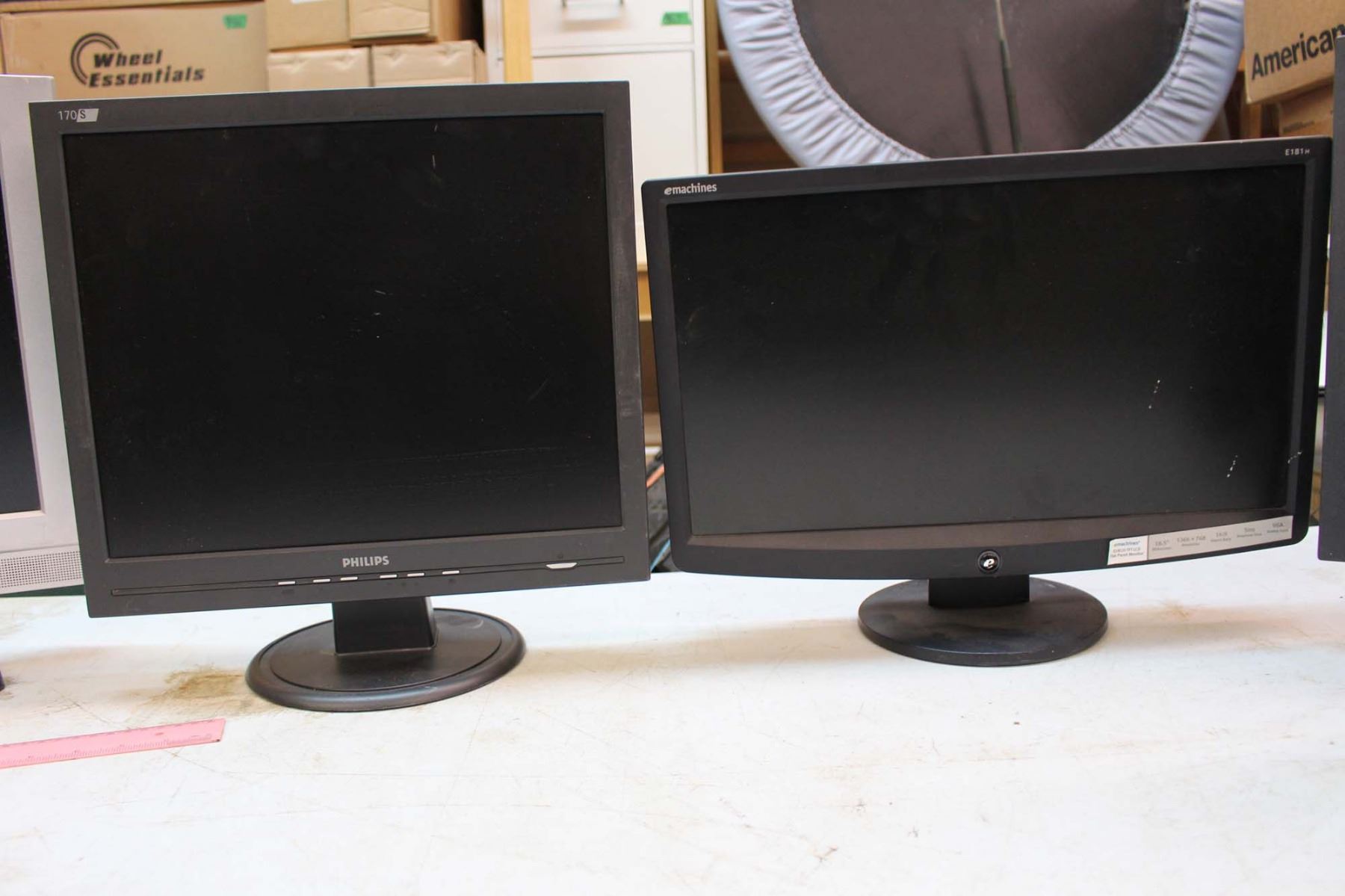 Lot of Various Computer Monitors (6)(Condition Unknown)