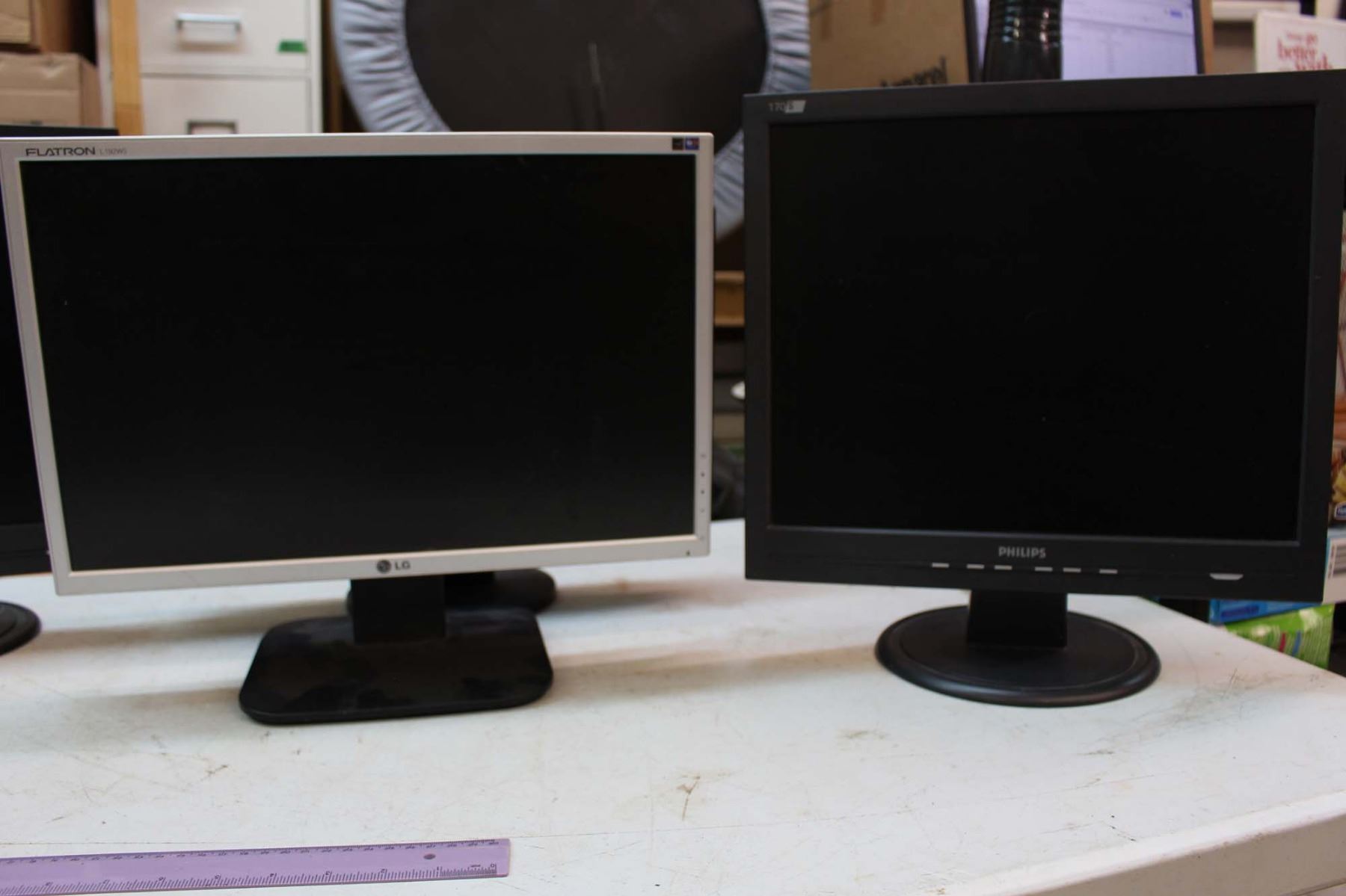Lot of Various Computer Monitors (6)(Condition Unknown)