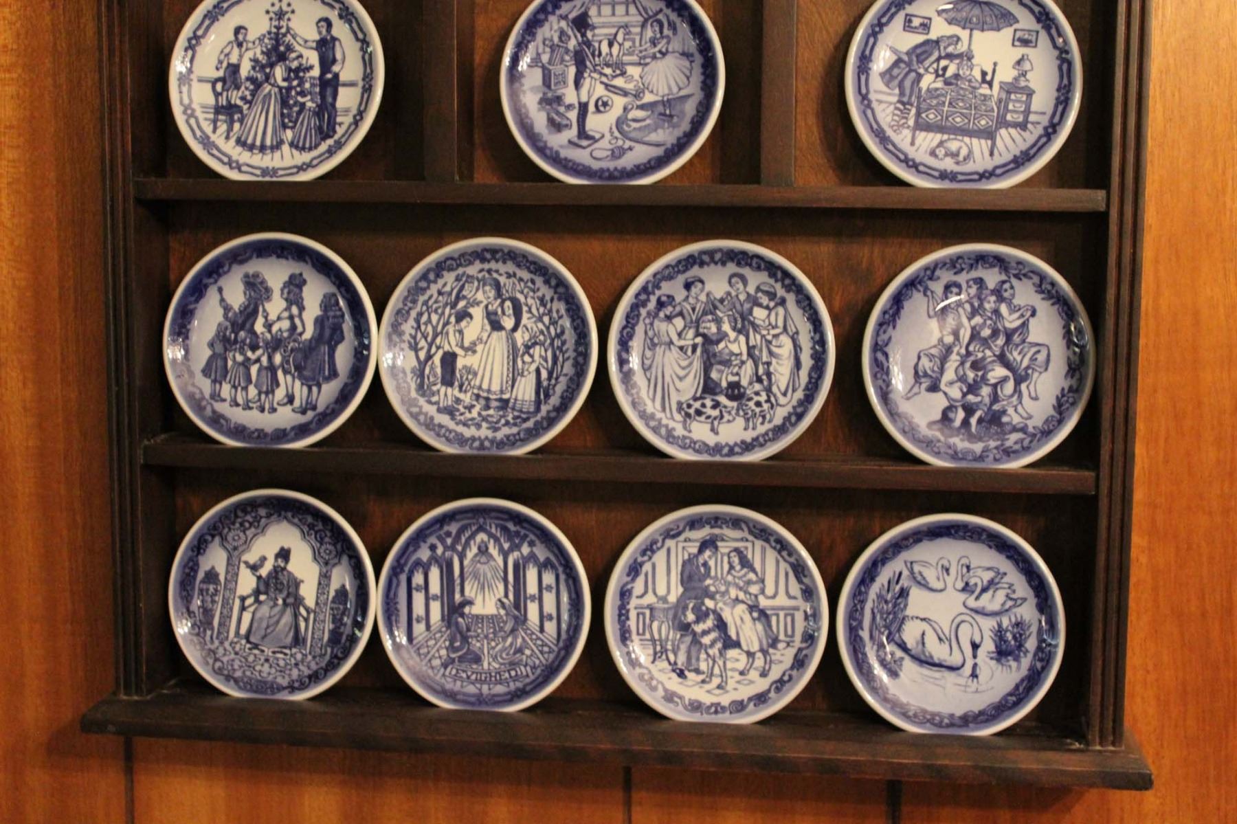 Set Of Franklin Mint Royal Copenhagen Mini Plates W/ Display & Books 27 ...