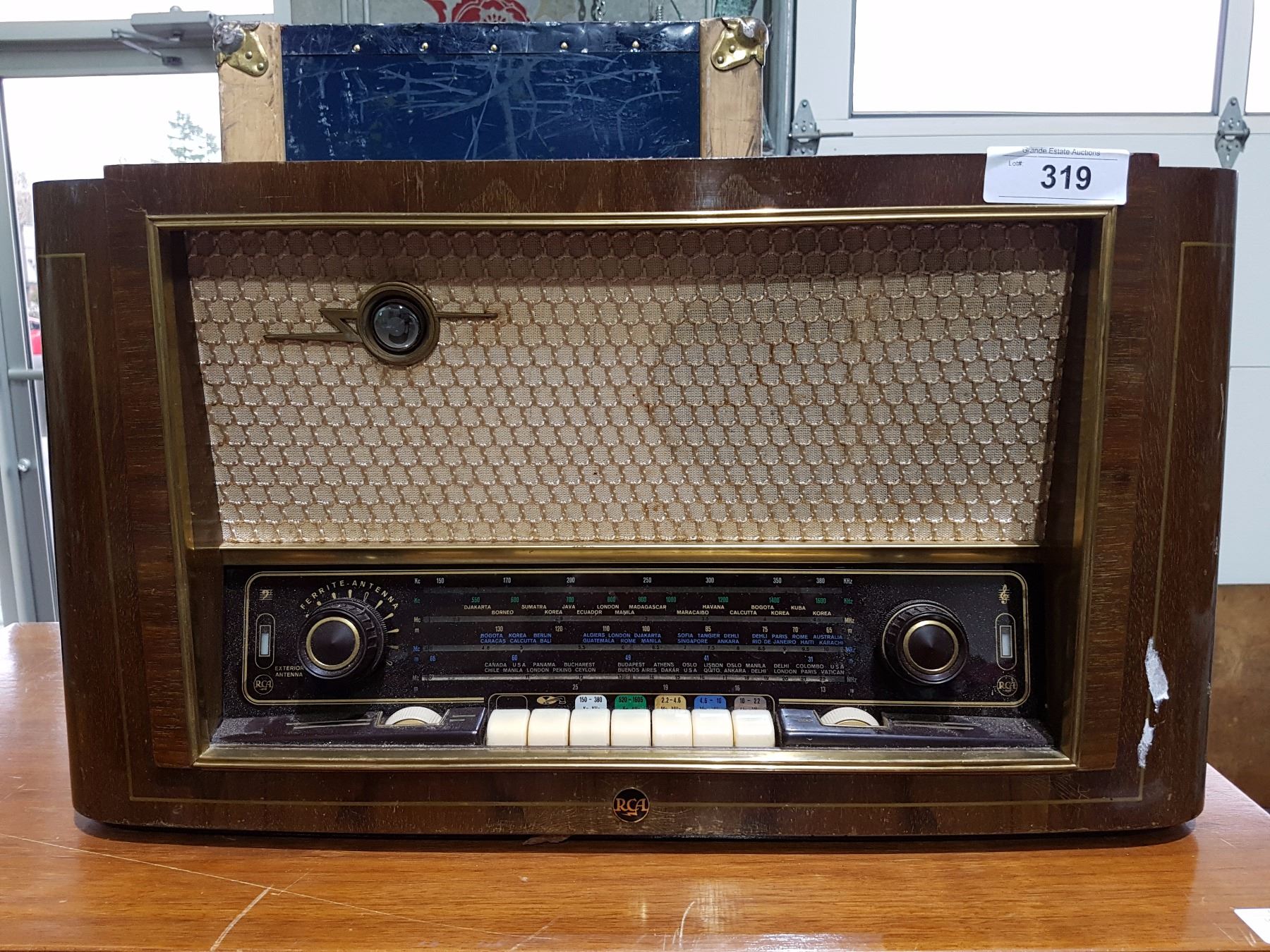 RCA SHORTWAVE/LONGWAVE RADIO