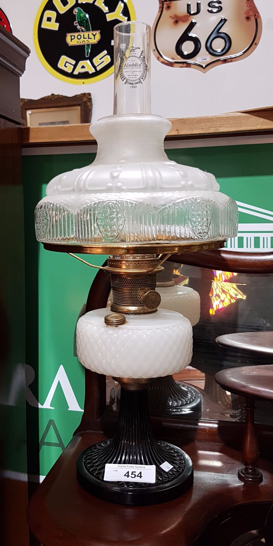 ALADDIN OIL LAMP IN THE LINCOLN DRAPE PATTERN