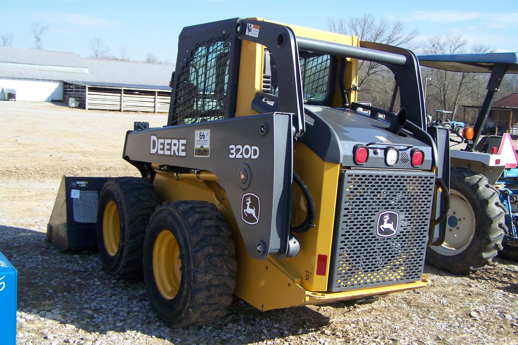 JOHN DEERE 320D SKID STEER, CAB AIR, HOURS SHOWING: 195, W/ 84" BUCKET ...