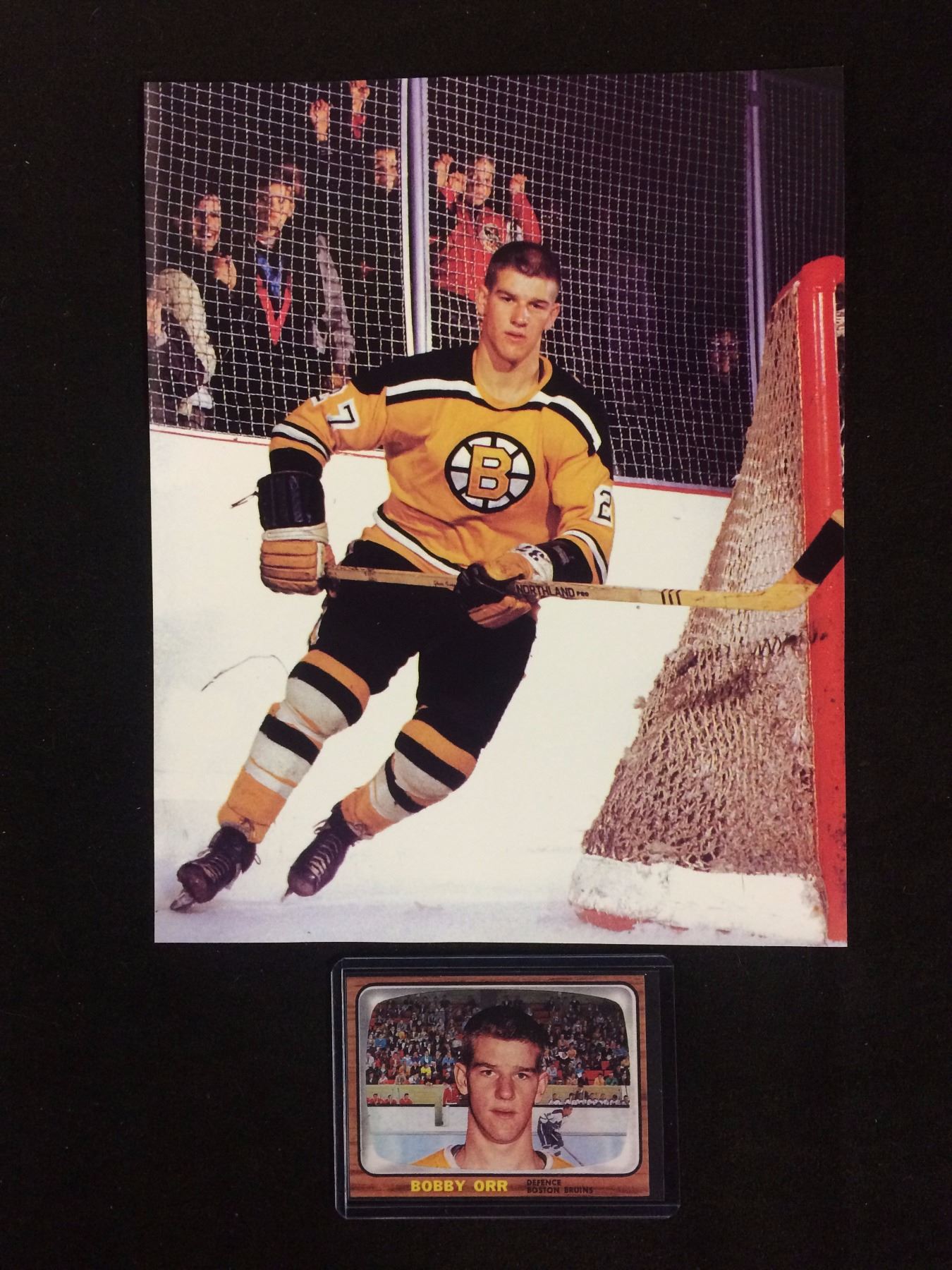 BOBBY ORR 8 X 10 PHOTO WITH BOBBY ORR ROOKIE CARD REPRINT