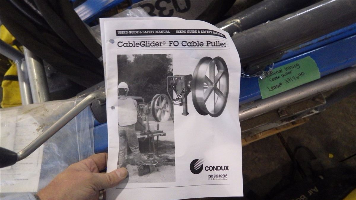 CONDUX CABLE PULLER WITH POWER PACK, SELF STAND AND HITCH MOUNT