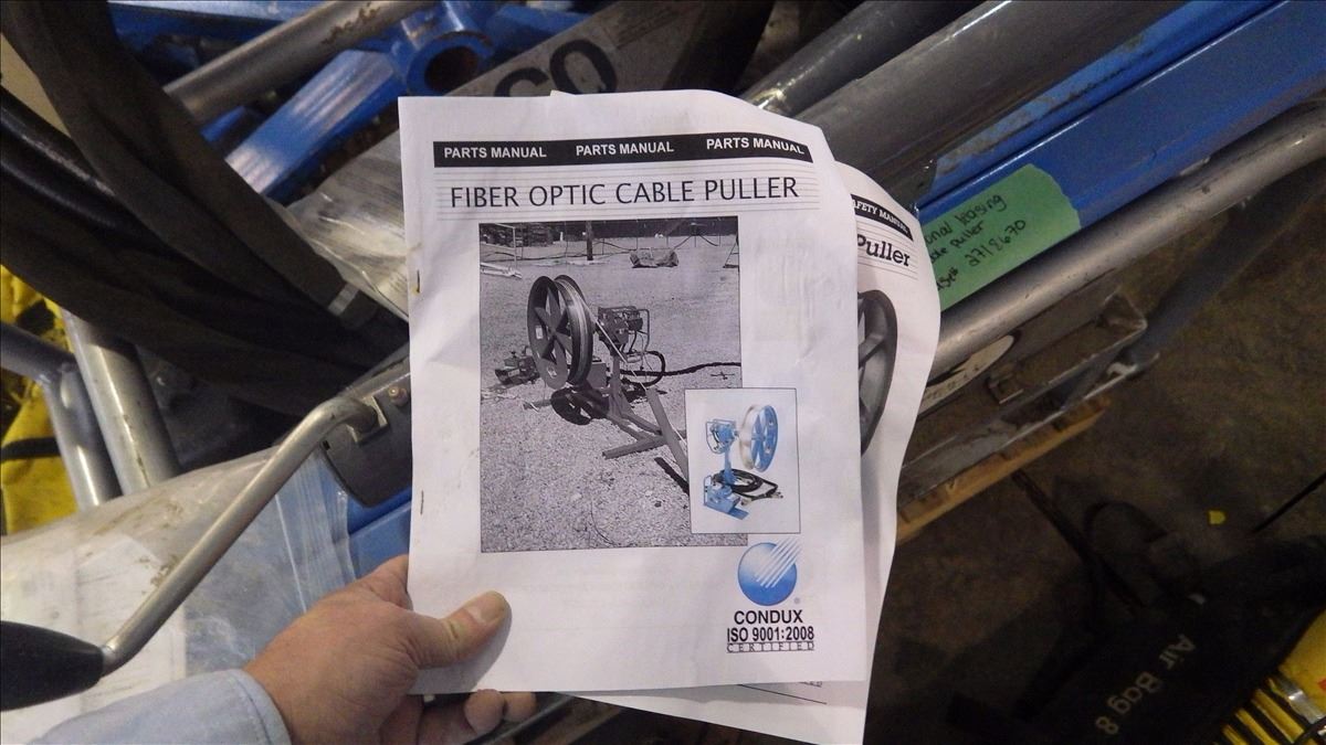 CONDUX CABLE PULLER WITH POWER PACK, SELF STAND AND HITCH MOUNT