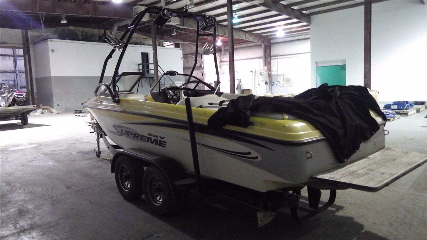 2004 SKY SUPREME 220SP SKI BOAT WITH 350 MAGNUM V8, SKI TOWER, FULL ...