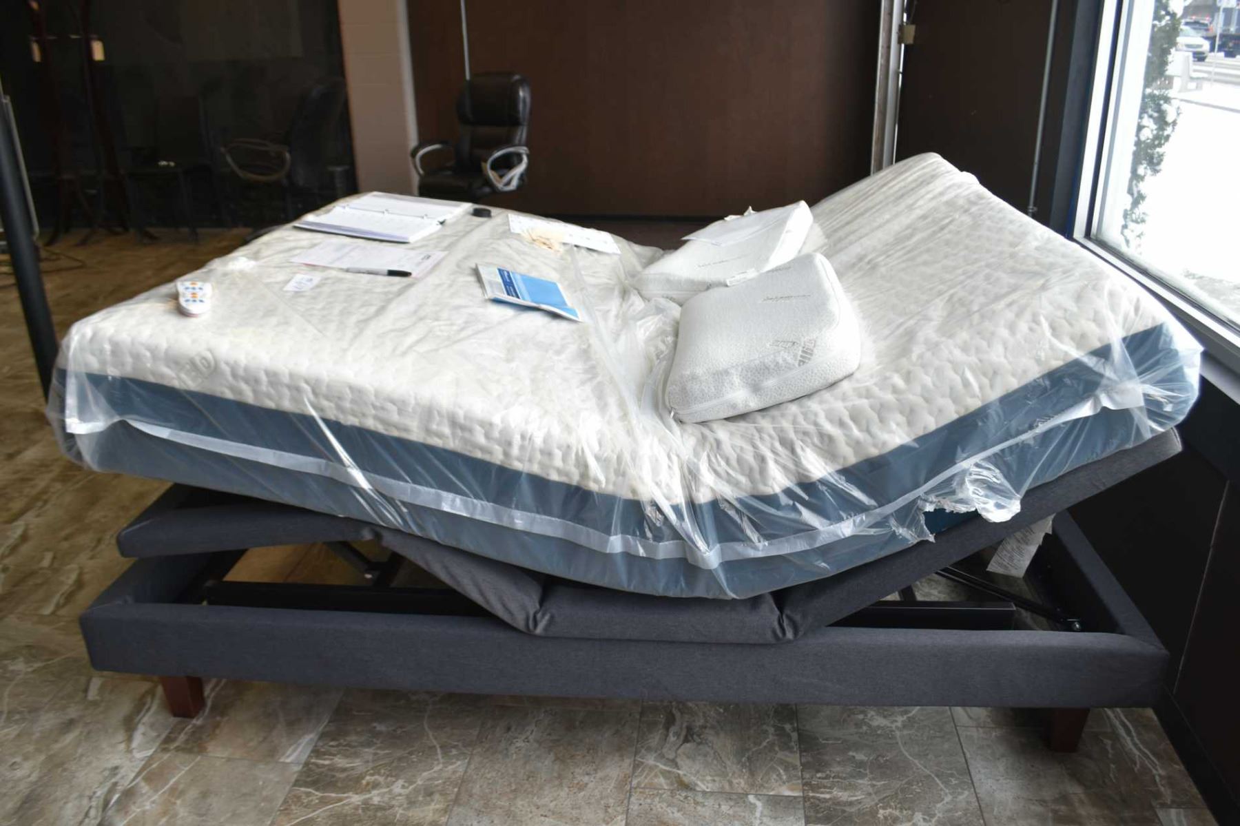 Sealy Posturpedic Queen Flexion Adjustable bed base with remote ...