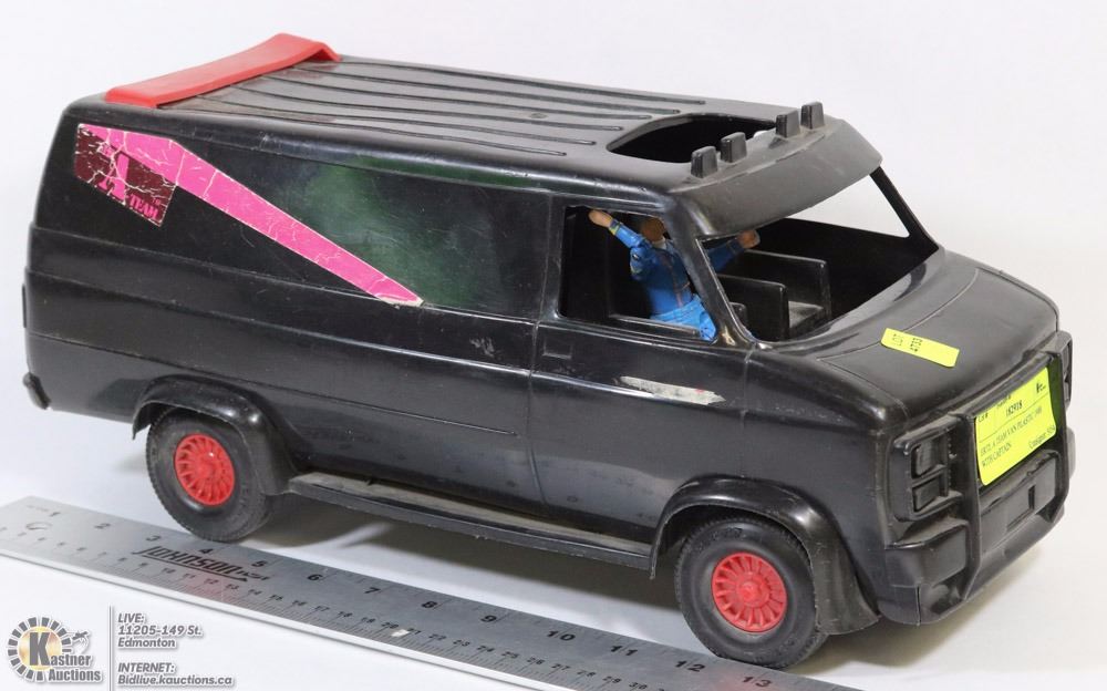 ERTL A TEAM VAN PLASTIC 1988 WITH CAPTAIN