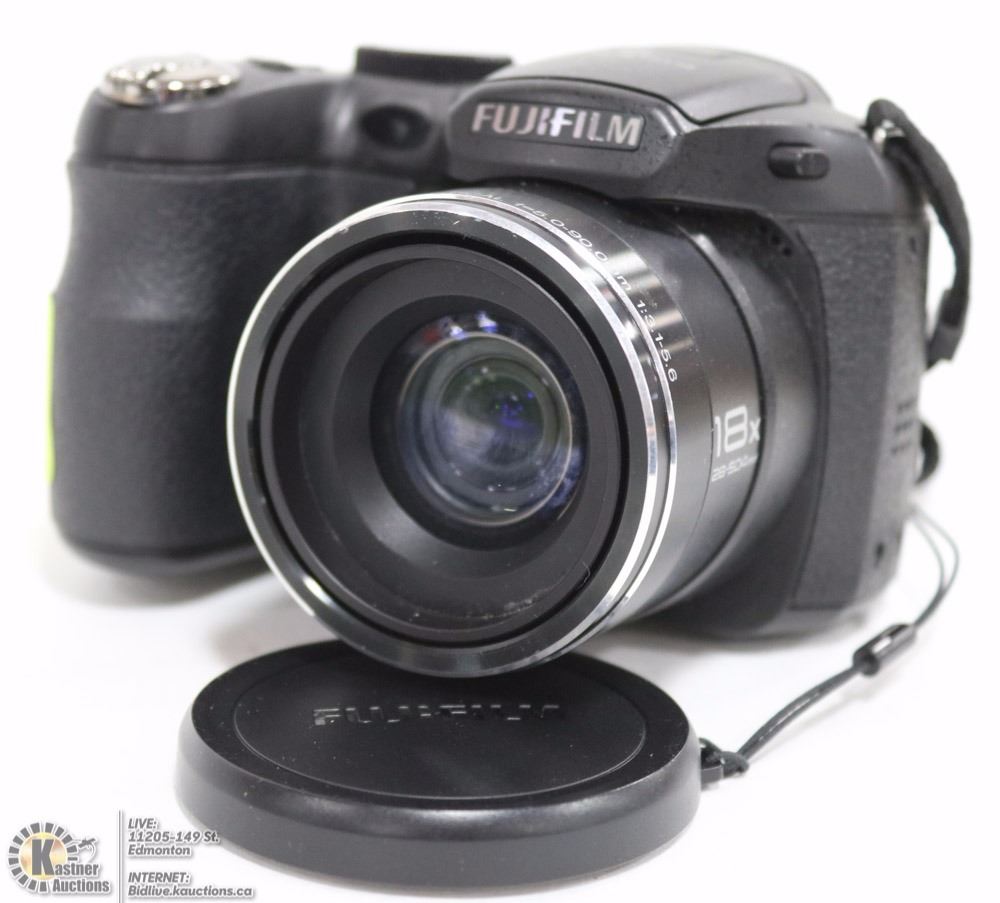 14 MEGAPIXEL FUJIFILM FINEPIX CAMERA