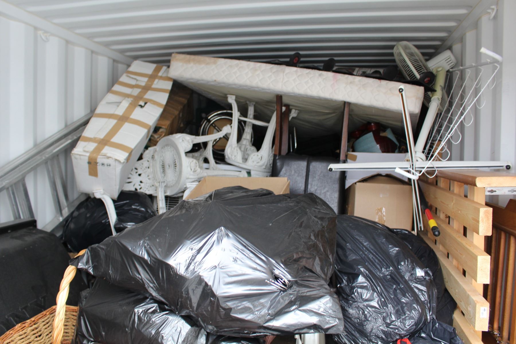 CONTENTS OF A 20FT BIG STEEL BOX UNIT BSBU284652022G1 200 DEPOSIT CONTENTS OF A 20FT BIG STEEL BOX UNIT BSBU284652022G1 200 DEPOSIT