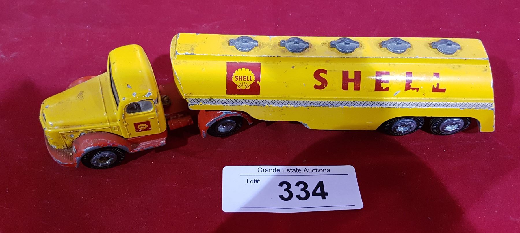 COLLECTIBLE SHELL DIE CAST TRUCK