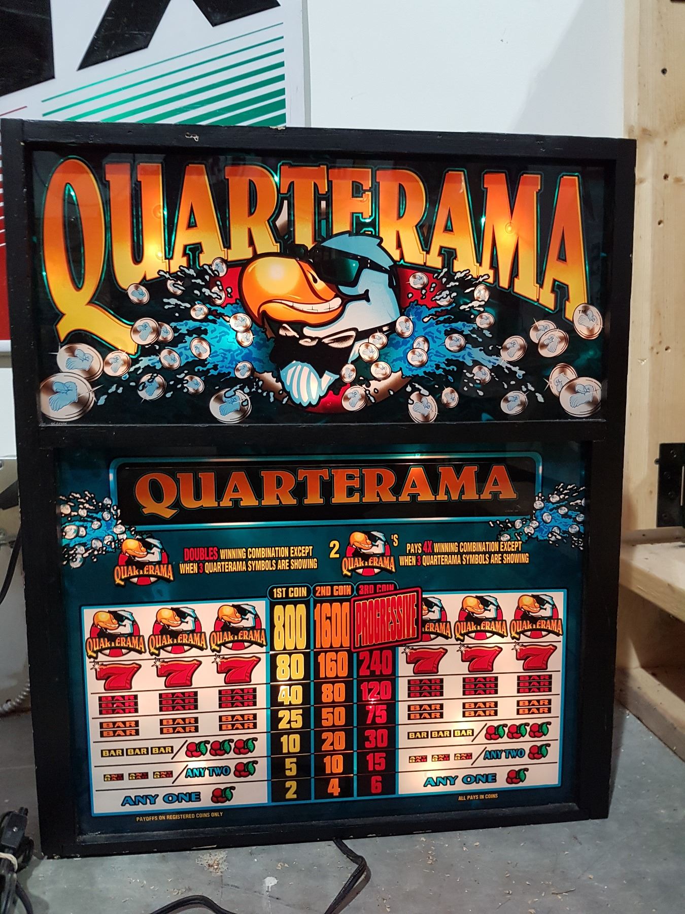 QUARTERAMA LIGHT UP SLOT MACHINE TOPPER