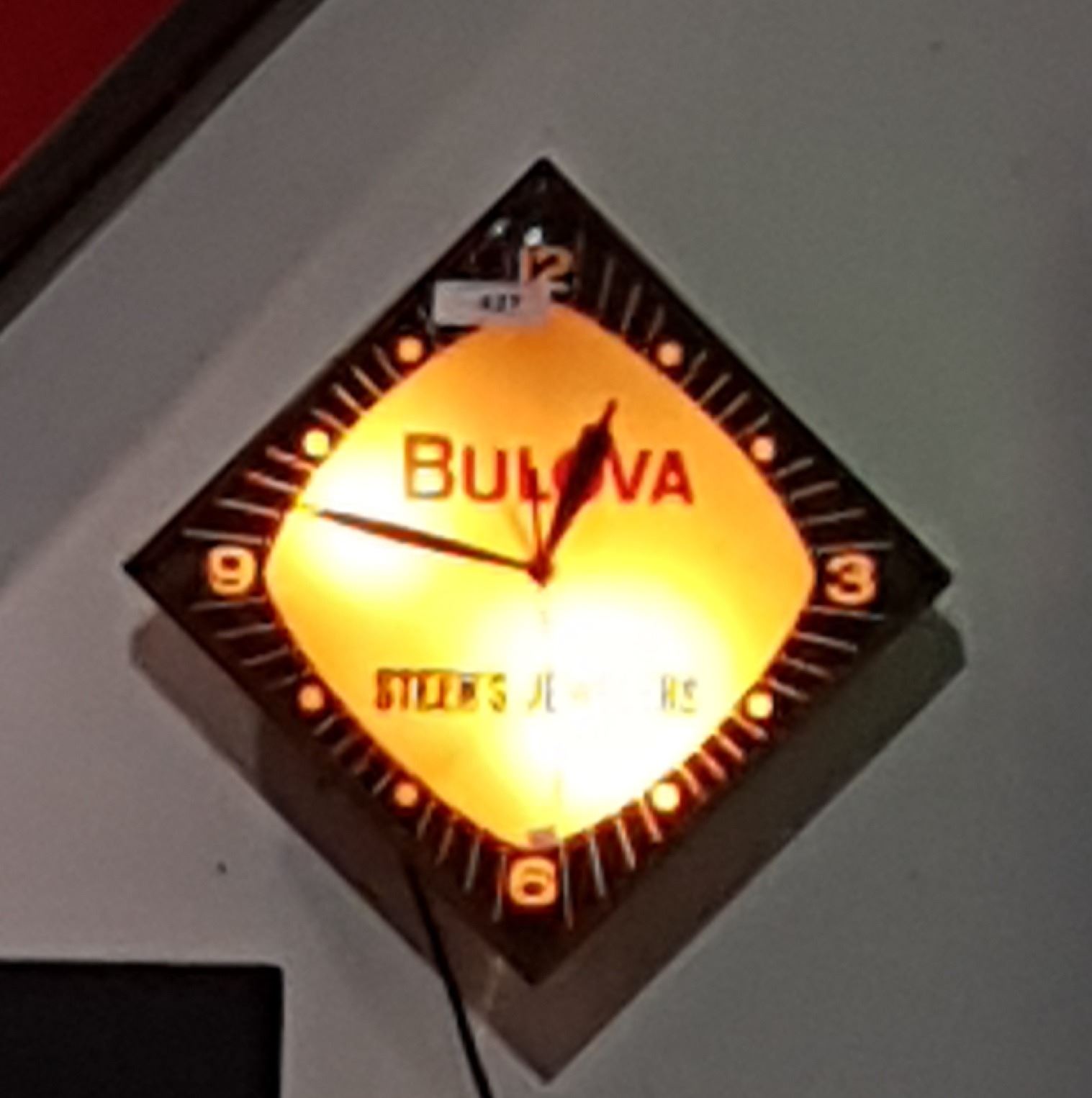 VINTAGE BULOVA BUBBLE GLASS CLOCK