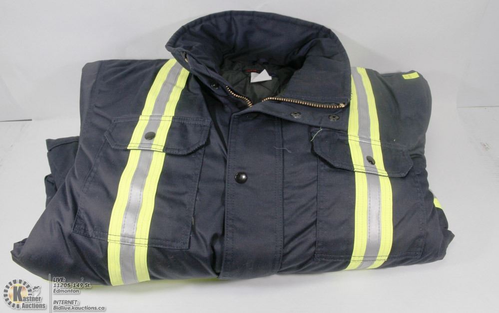 NEW INSULATED COVERALLS SIZE 46 (XL R)