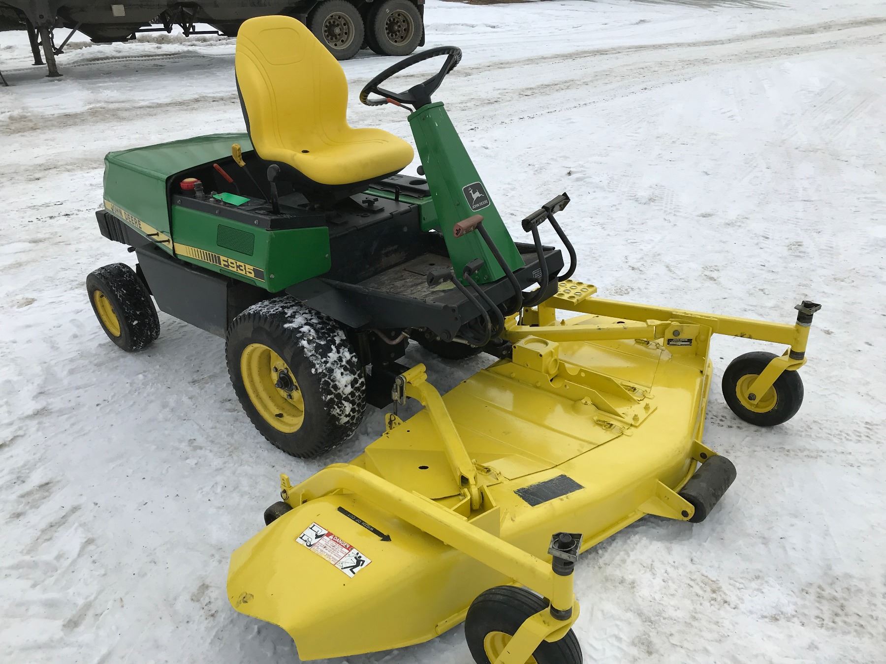 JOHN DEERE F935 - 72" DIESEL FRONT MOUNT RIDING MOWER