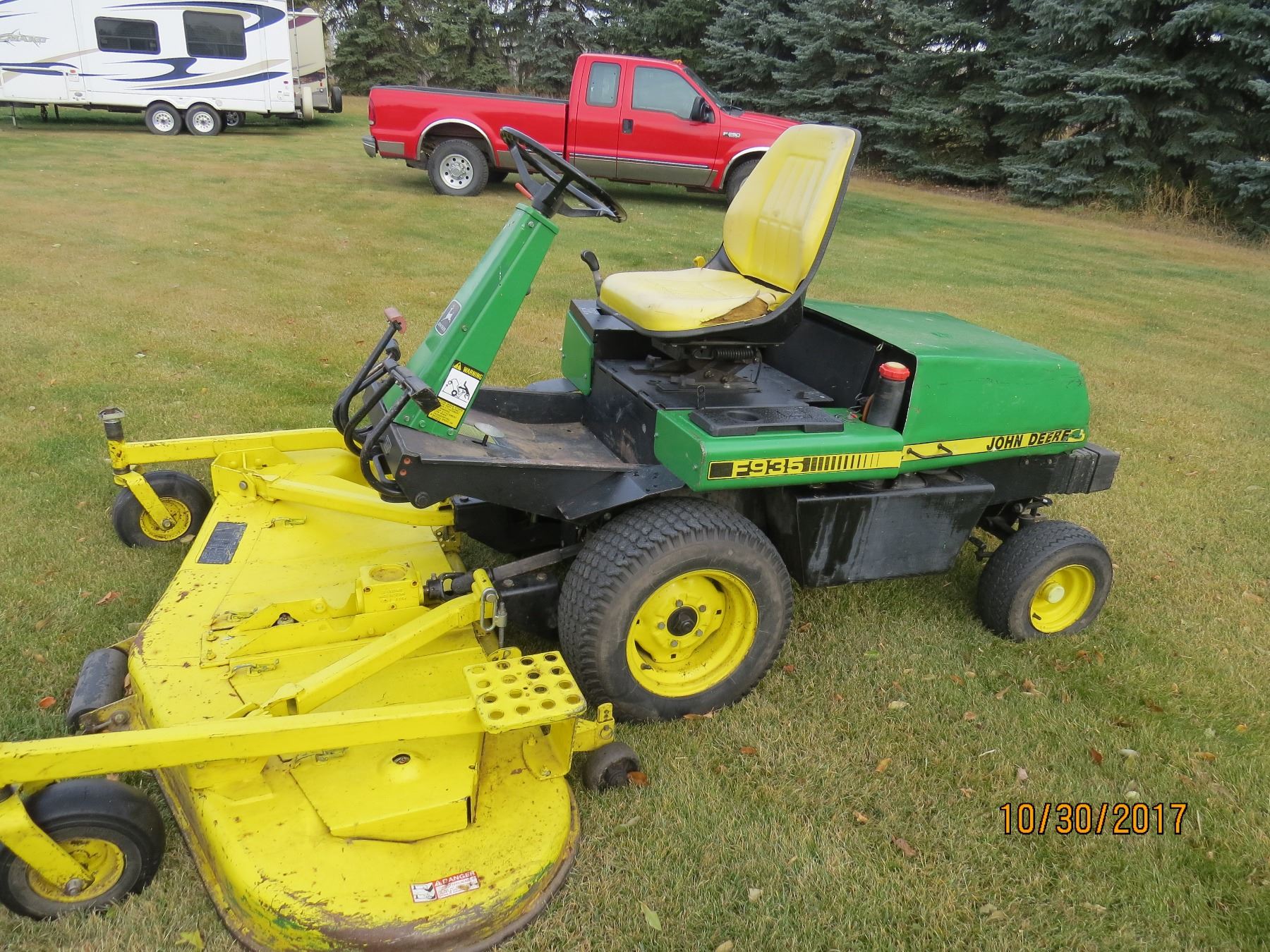 JOHN DEERE F935 - 72" DIESEL FRONT MOUNT RIDING MOWER