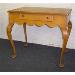 Italian curved leg side table