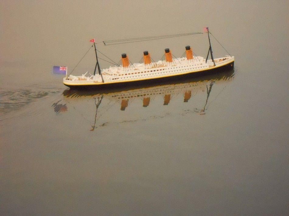 Ready to run Remote Control RMS Titanic 32'' with lights