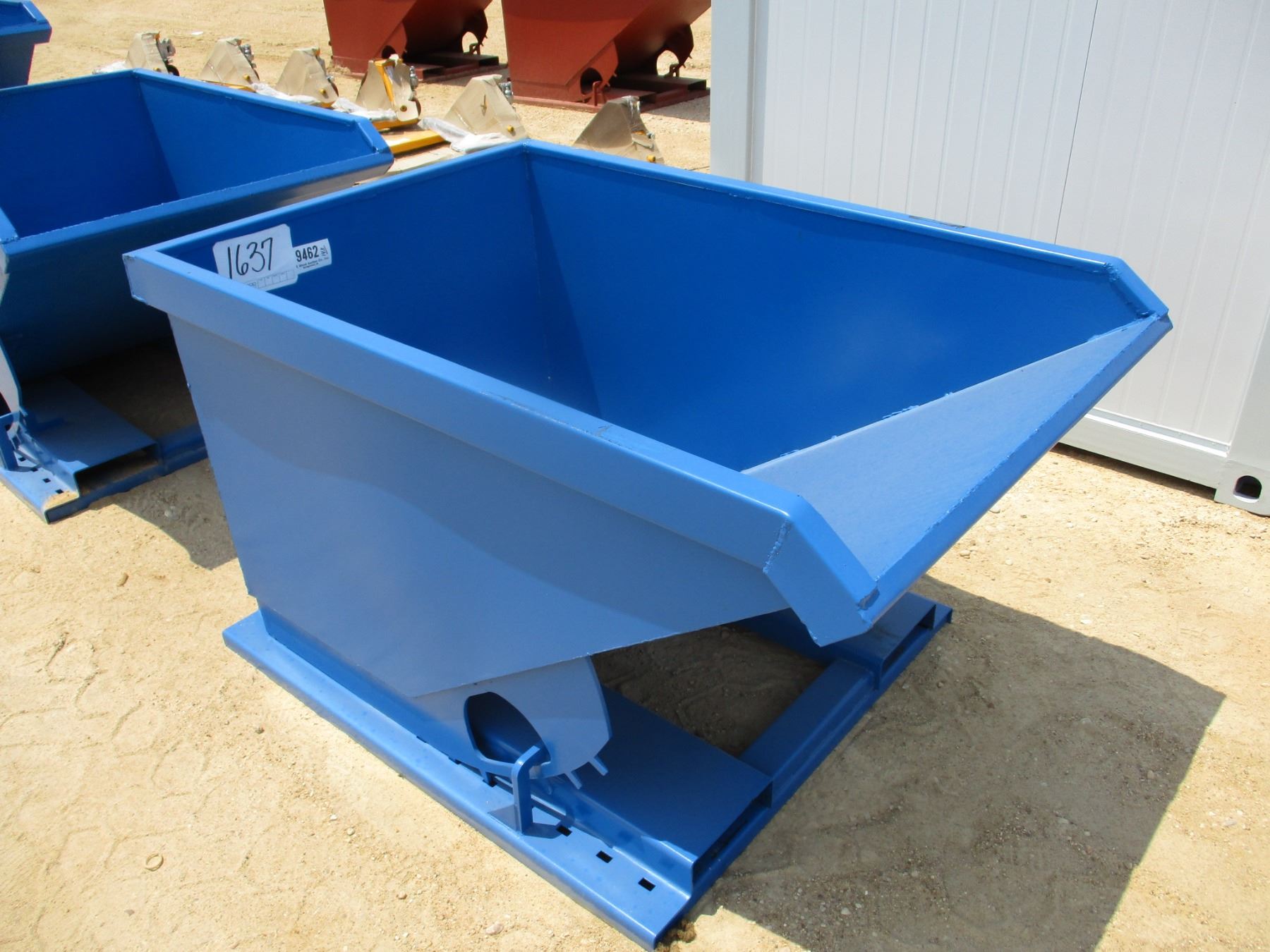 STANDARD DUTY 1 CU YD STACKABLE SELF DUMPING HOPPER 4 000 CAPACITY STANDARD DUTY 1 CU YD STACKABLE SELF DUMPING HOPPER 4 000 CAPACITY