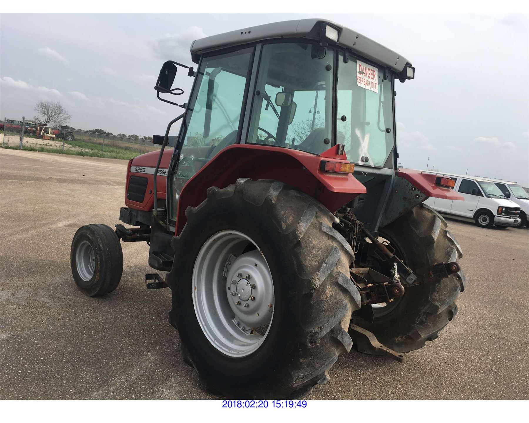 1999 - MASSEY FERGUSON TRACTOR