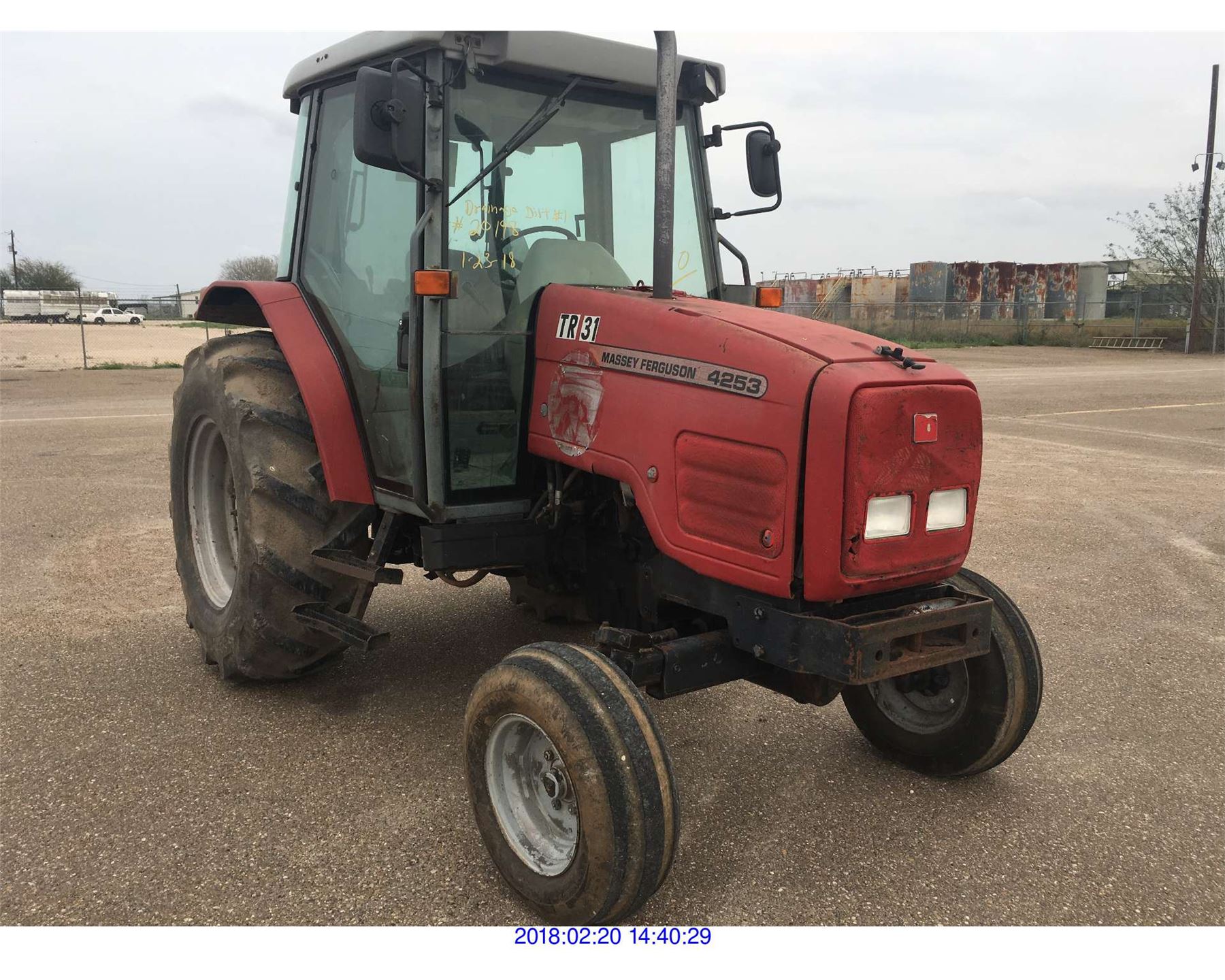 2000 - MASSEY FERGUSON TRACTOR