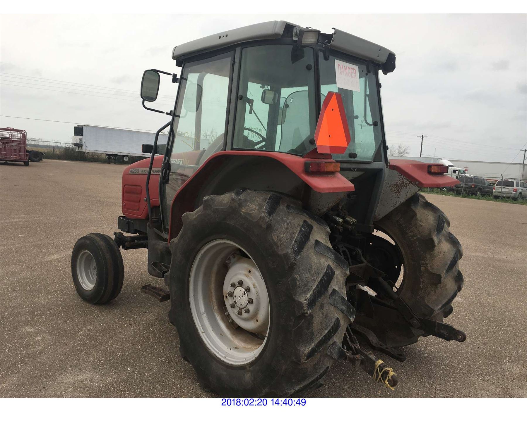 2000 - MASSEY FERGUSON TRACTOR