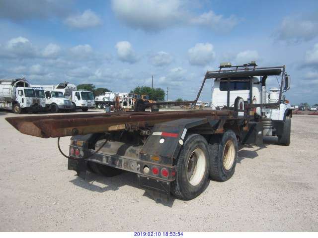 2003 - MACK DM600 ROLL OFF TRUCK