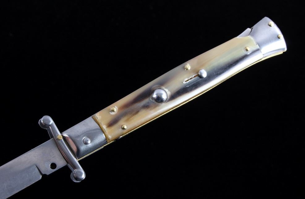 Frank B. Italian Stiletto Honey Horn Switchblade