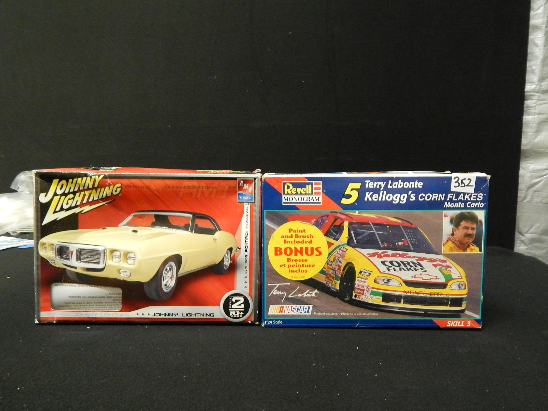 JOHNNY LIGHTING + NASCAR/TERRY LABONTE MODEL KITS