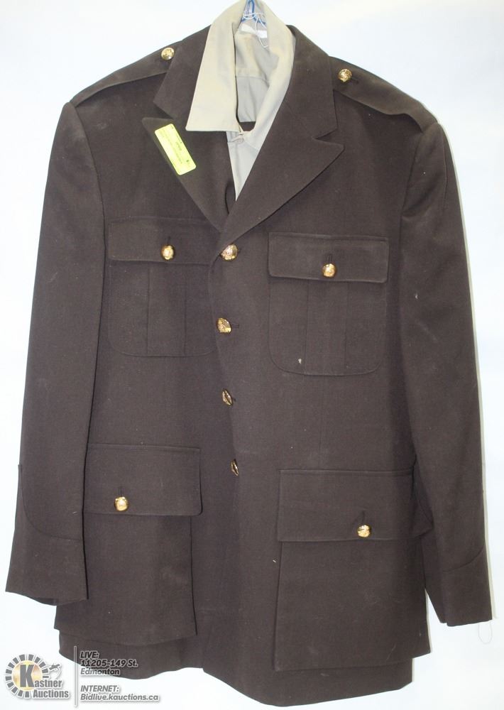 VINTAGE RCMP UNIFORM MEN LARGE.