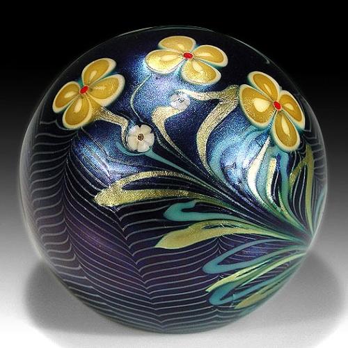 91: Grant Randolph 1981 Flowers Paperweight
