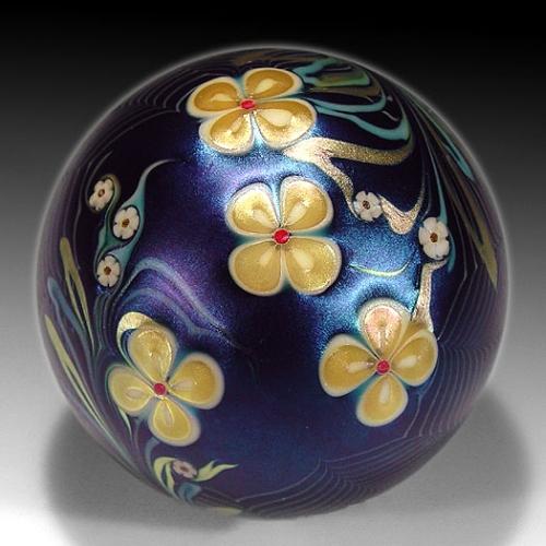 91: Grant Randolph 1981 Flowers Paperweight
