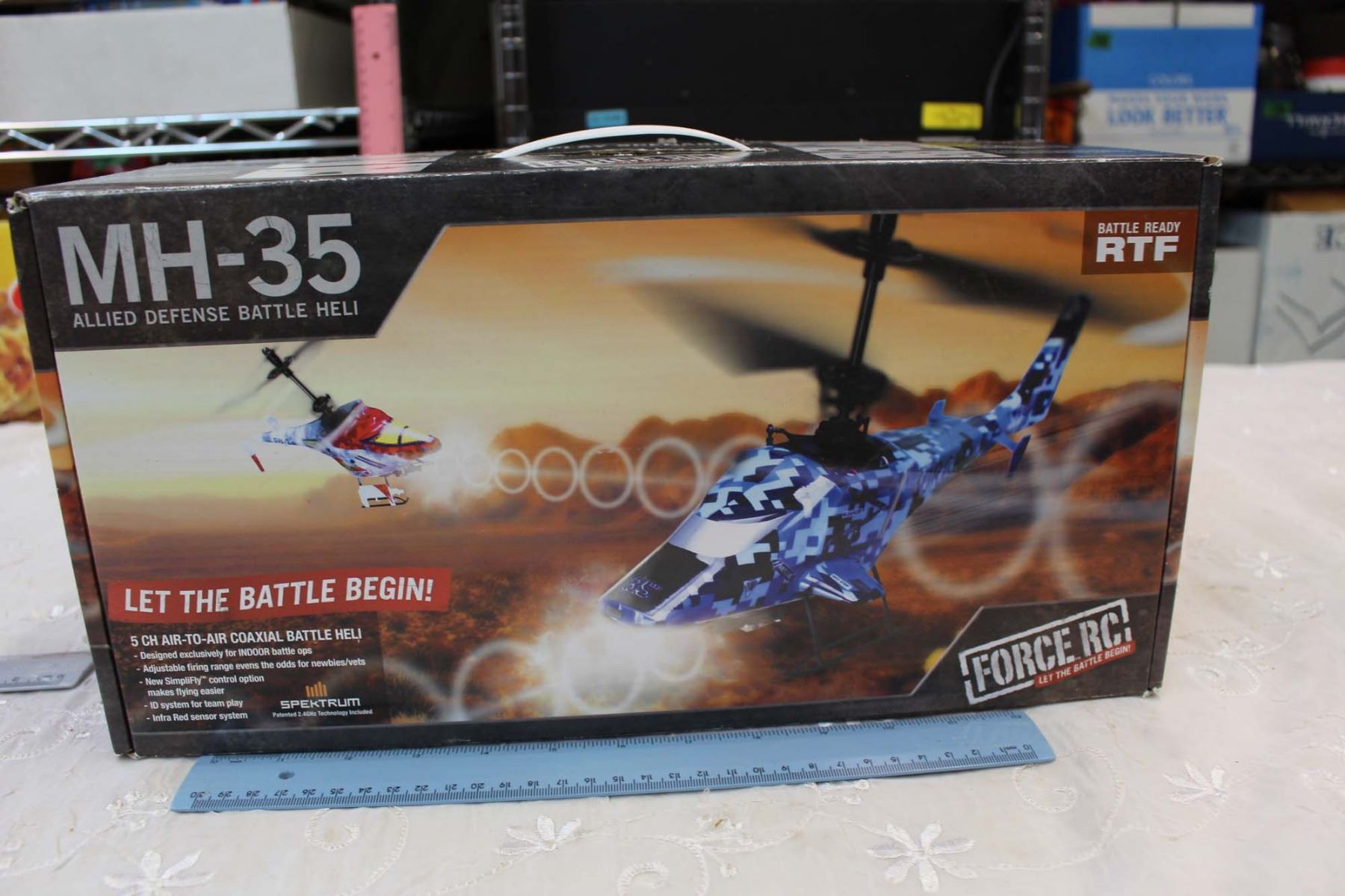 German Super Tank 'Maus' Model & A MH-35 Battle Helicopter