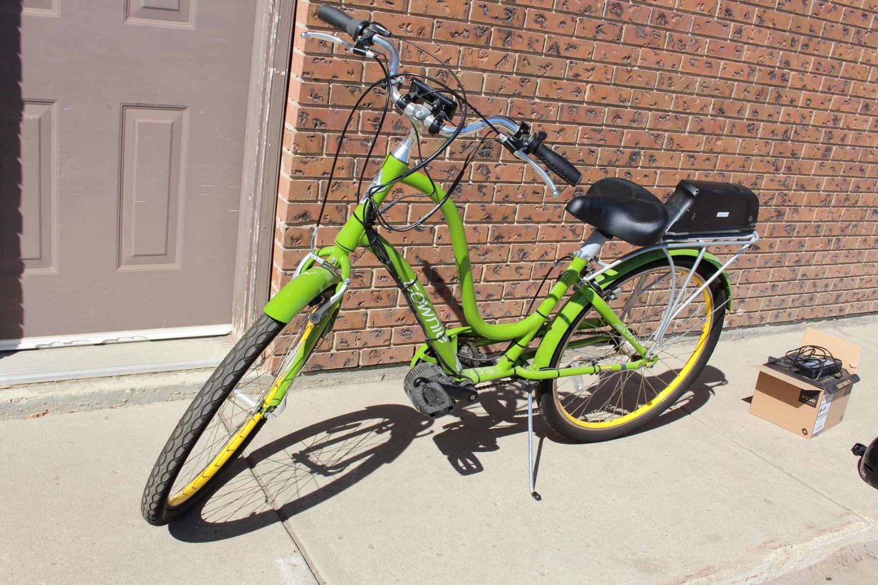 Green Townie Electric Bike, Only Used 65km