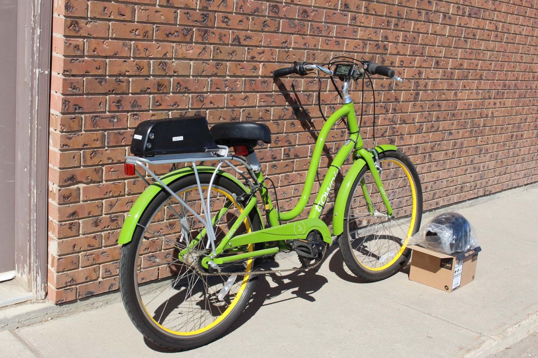 Green Townie Electric Bike, Only Used 65km