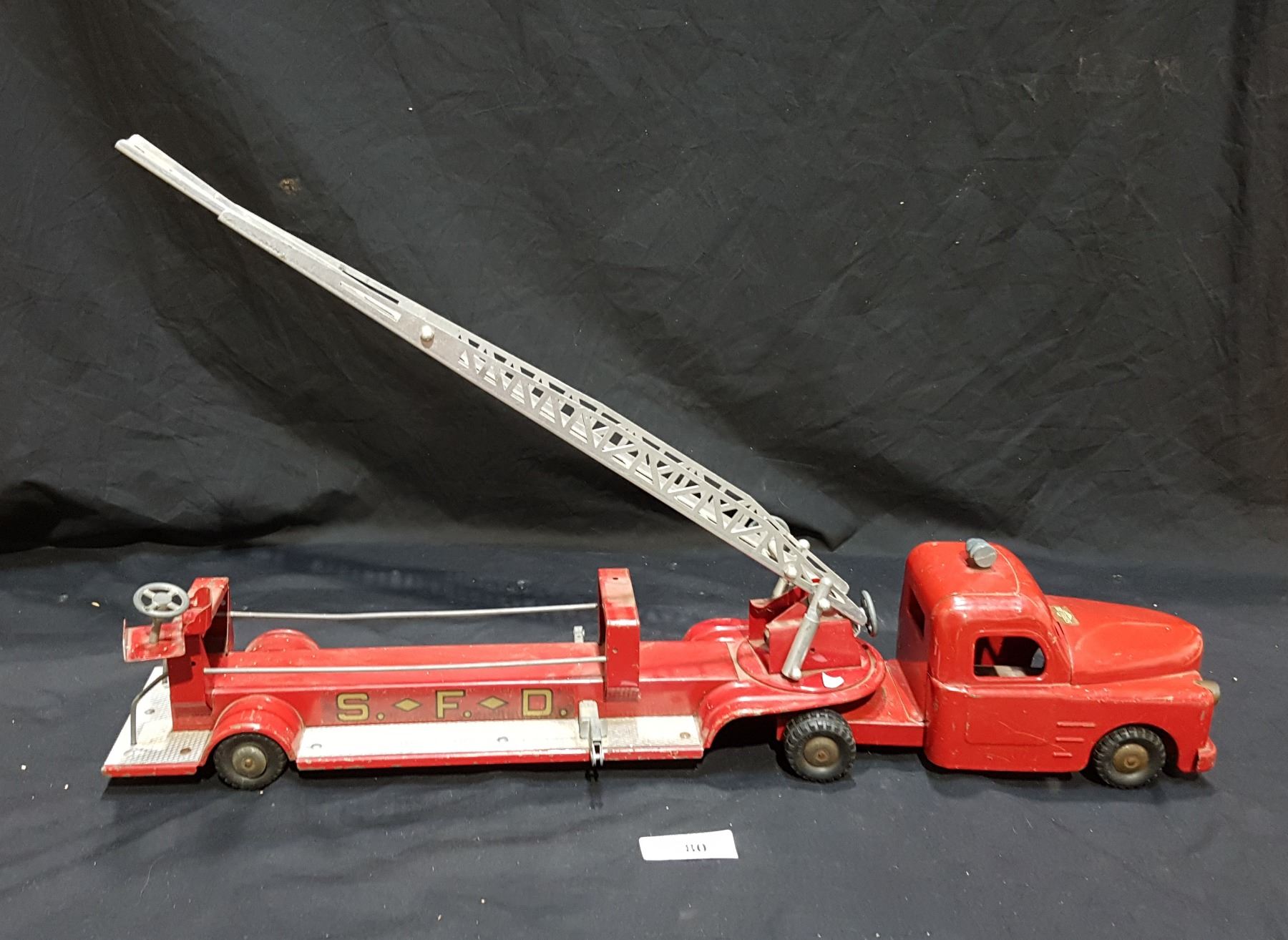 1940'S STRUCTO PRESSED STEEL FIRE TRUCK