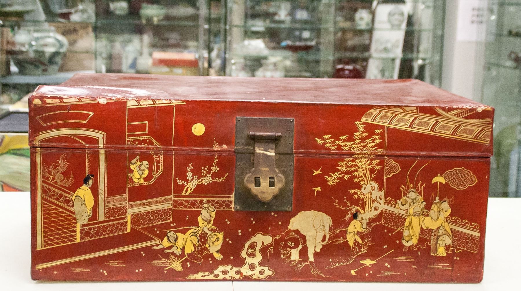 Chinese Xin Long Pu Wood Gilt Red Lacquer Box