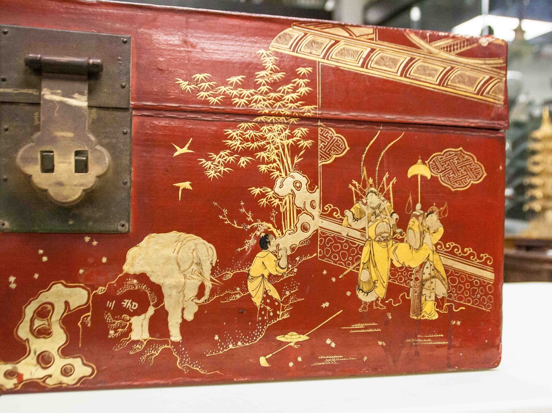 Chinese Xin Long Pu Wood Gilt Red Lacquer Box