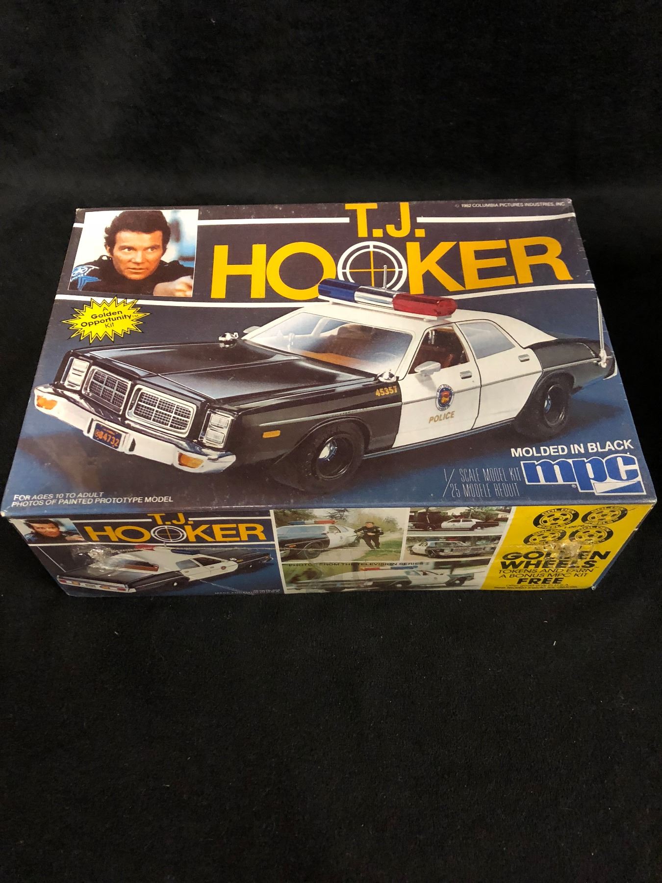 VINTAGE 1982 MPC TJ HOOKER Police Car Model Kit 1/25 IN BOX