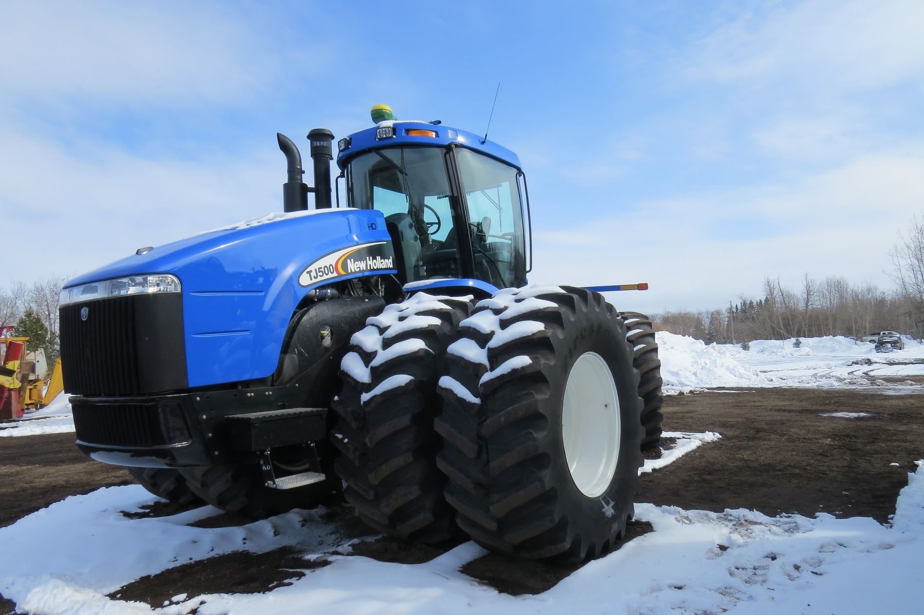 NEW HOLLAND TJ500 550 HP TRACTOR