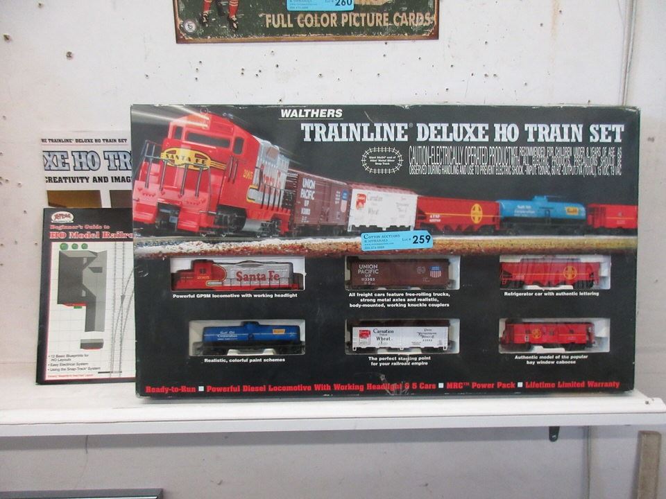Walthers Deluxe HO Train Set