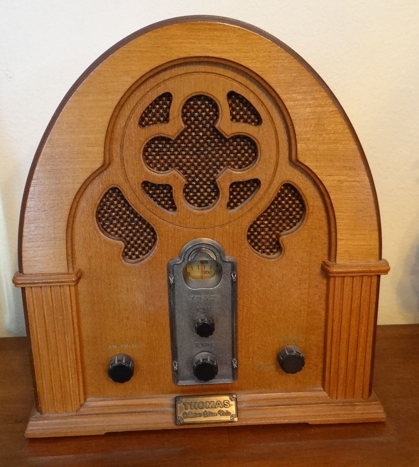 Thomas cabinet radio, newer