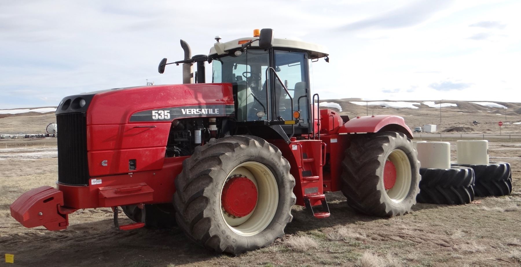 2010 Versatile 535 tractor, 4WD, 3136 hrs, 535 hp.