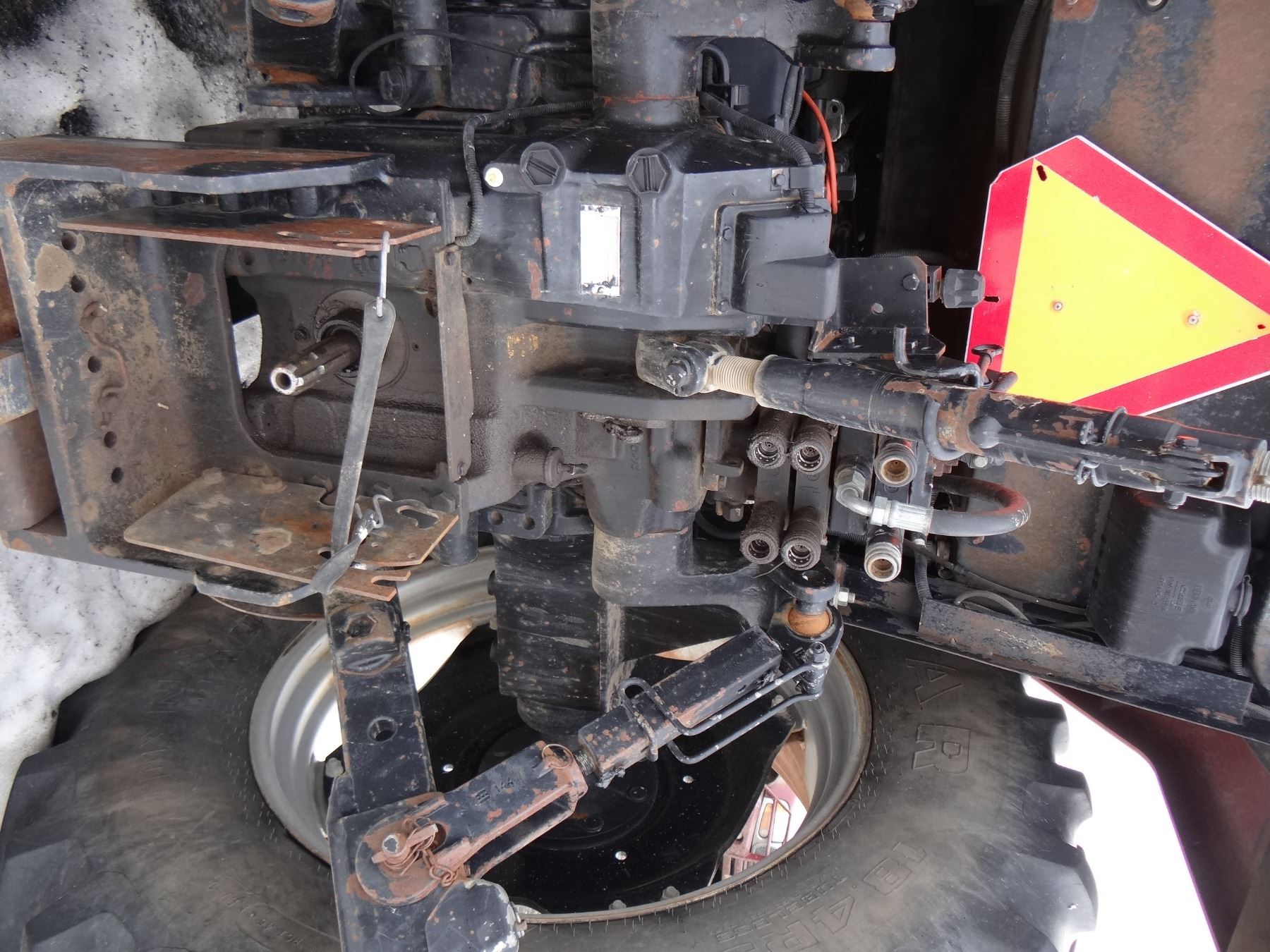 1998 Case IH MX120 tractor, MFWD, 8676 hrs., w/Case IH L300 loader ...