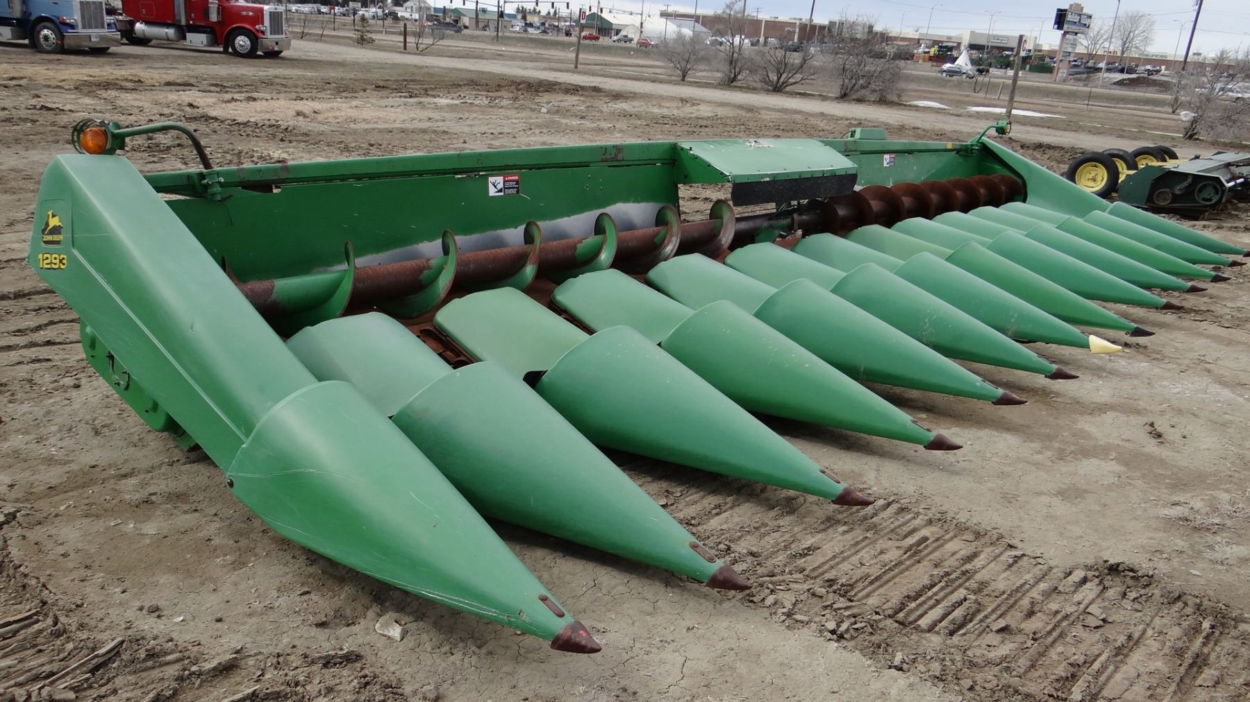 John Deere 1293 12-row corn header, 30" spacing