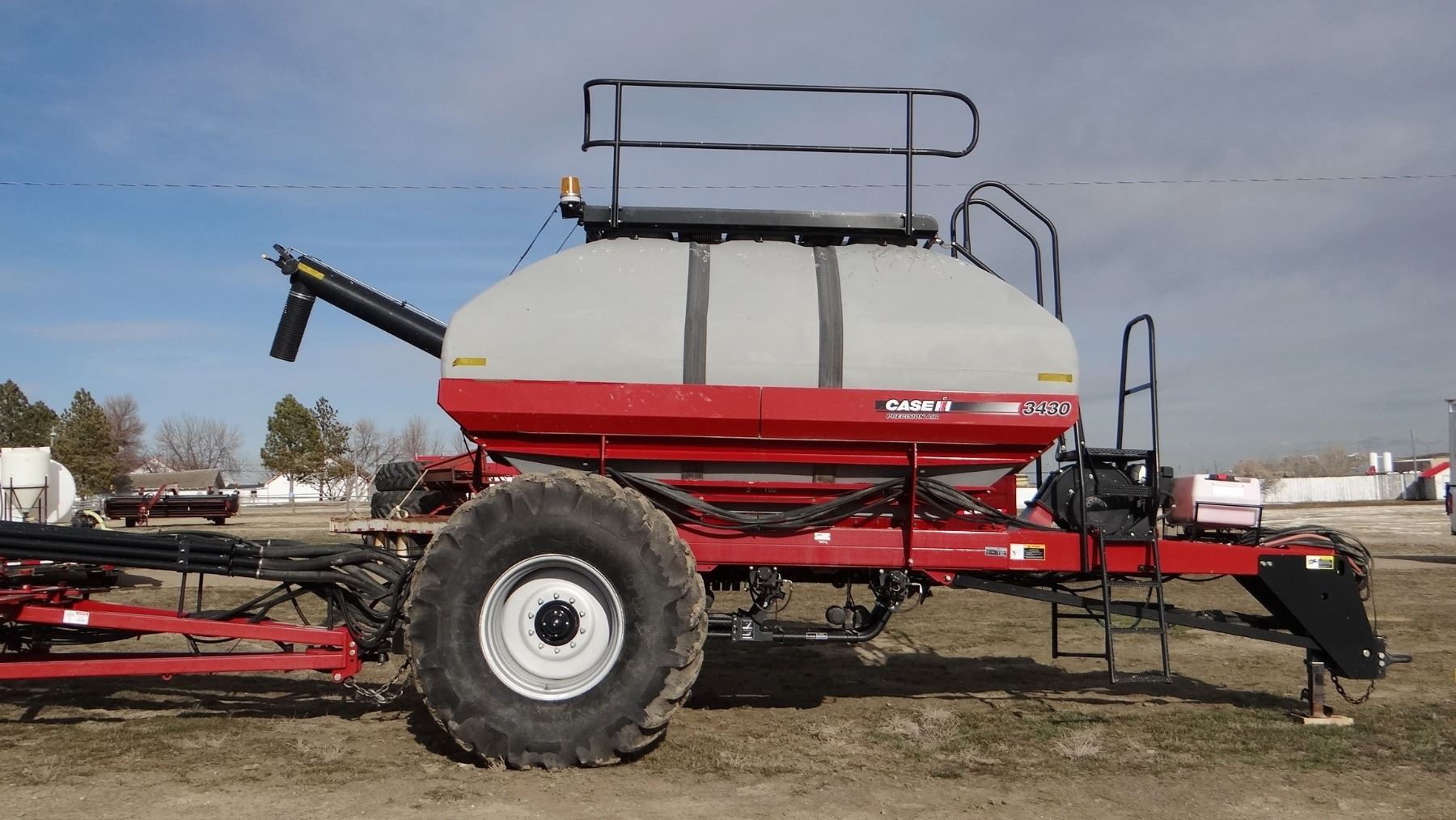 2012 CASE IH ATX700 air drill, 70’x10” spacing, w/Case IH 3430 TBT cart ...
