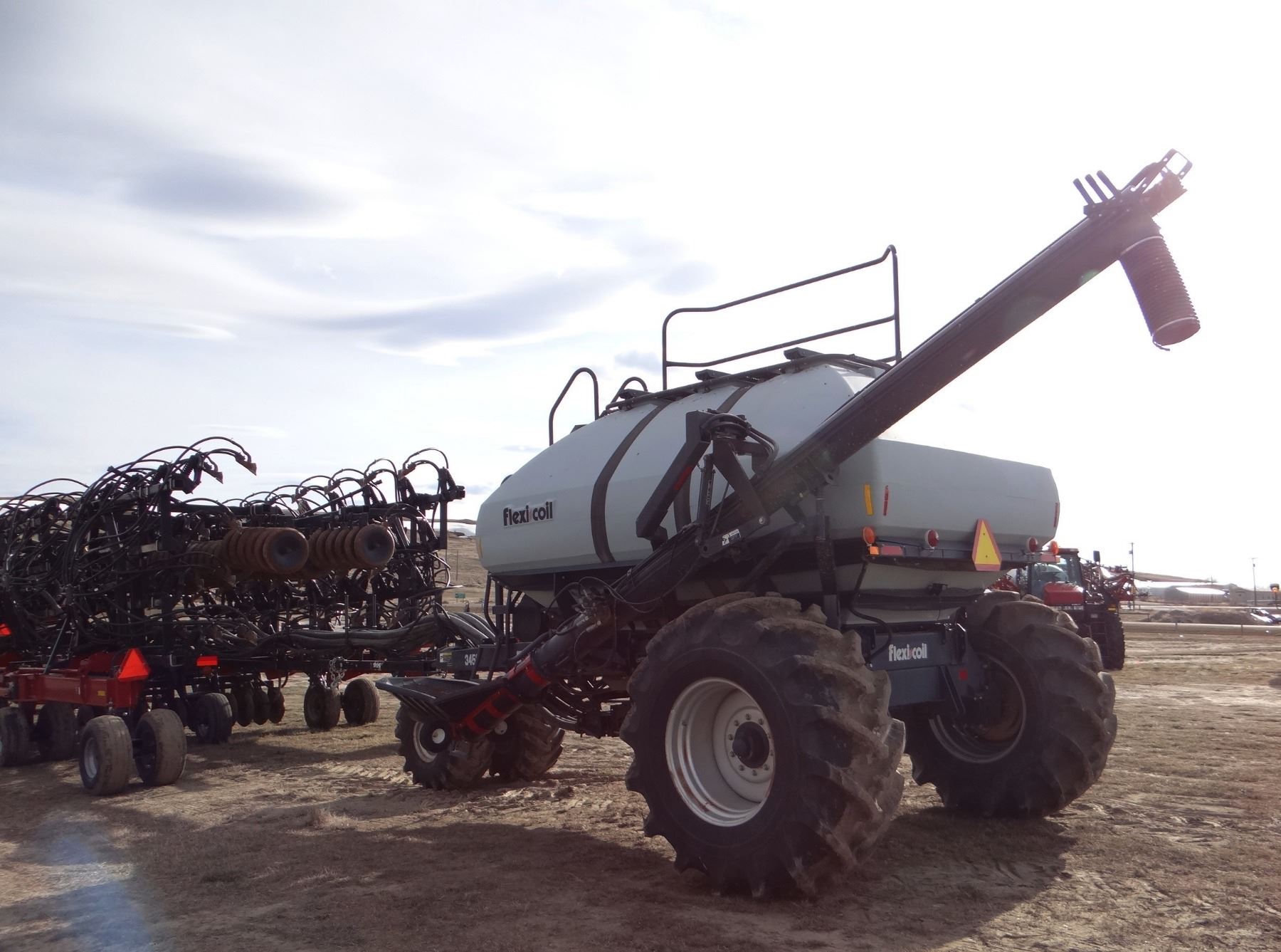 2012 CASE IH ATX700 air drill, 70’x10” spacing, w/Case IH 3430 TBT cart ...