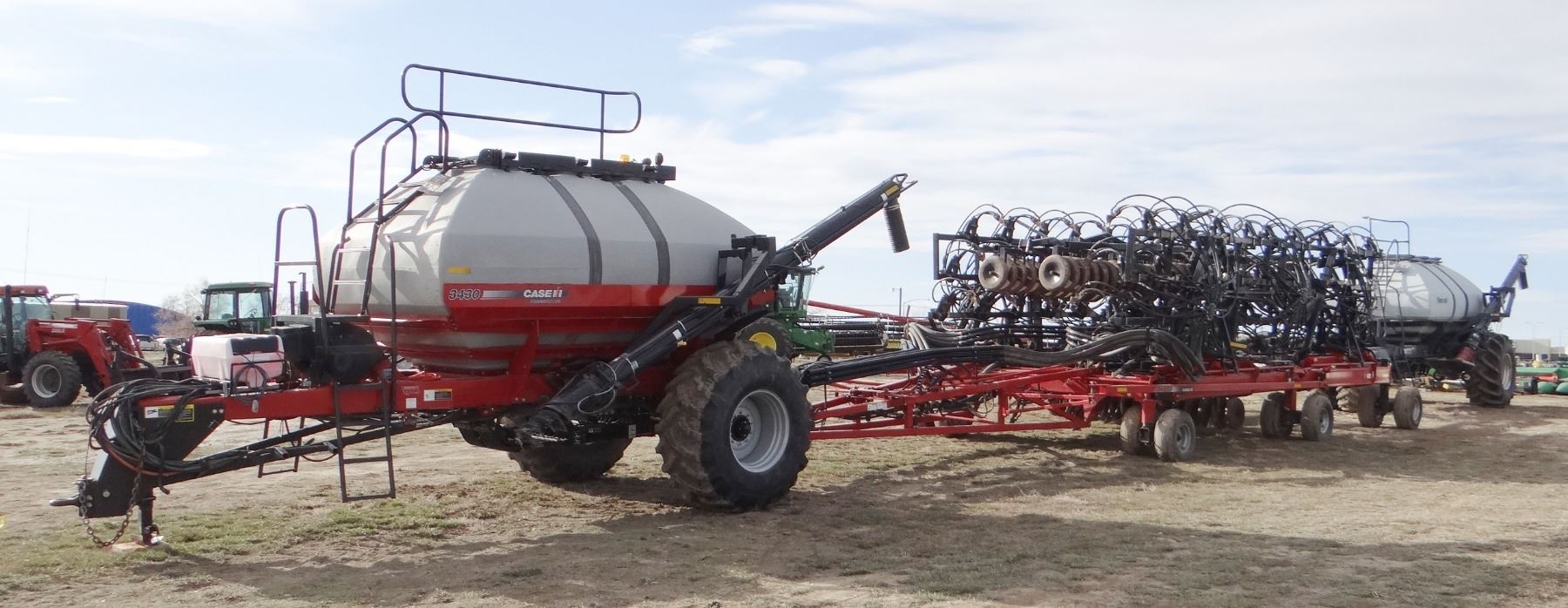 2012 CASE IH ATX700 air drill, 70’x10” spacing, w/Case IH 3430 TBT cart ...