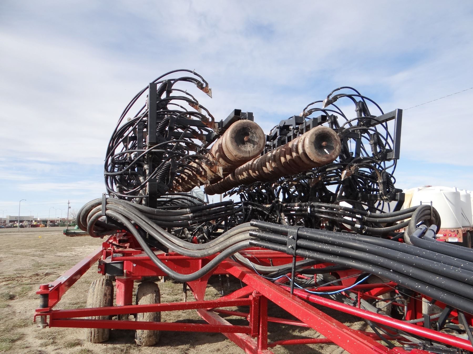 2012 CASE IH ATX700 air drill, 70’x10” spacing, w/Case IH 3430 TBT cart ...