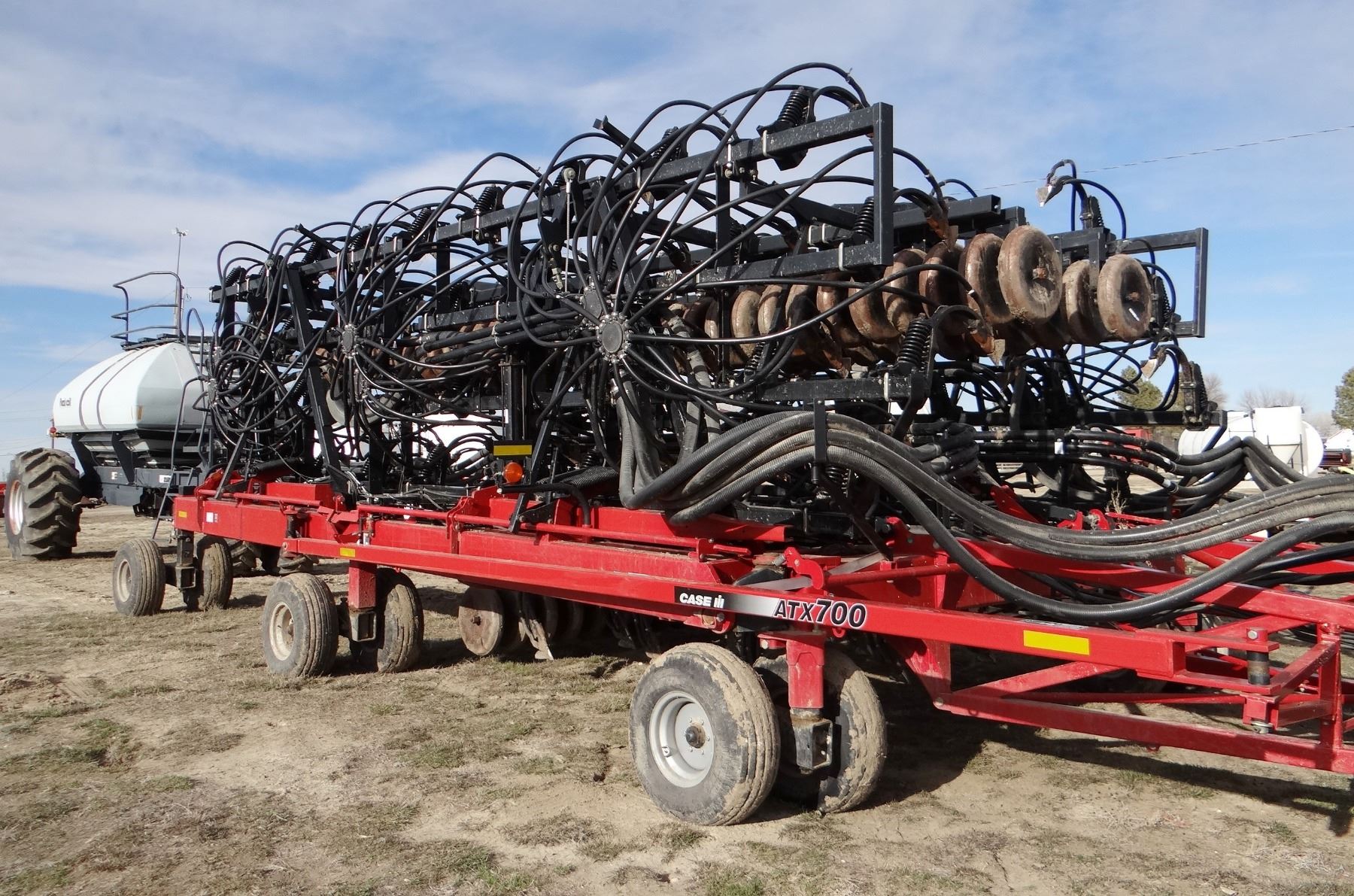2012 CASE IH ATX700 air drill, 70’x10” spacing, w/Case IH 3430 TBT cart ...